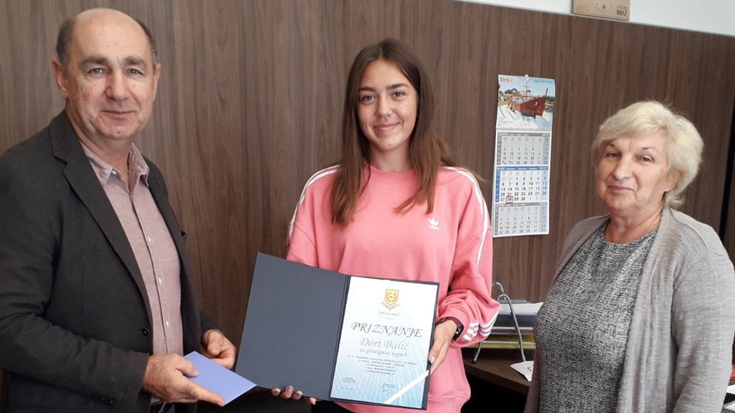 Priznanje državnoj prvakinji Dori Balić - Radio Baranja
